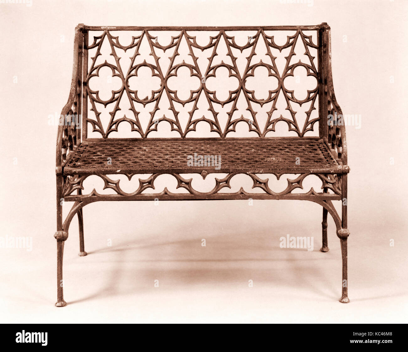 New iron garden settee hi-res stock photography and images - Alamy