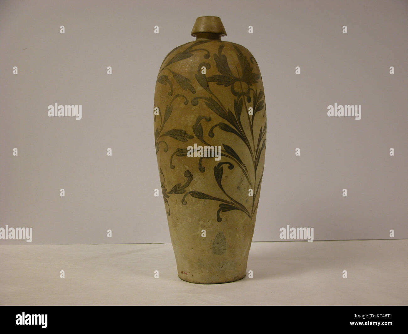 Cizhou pottery vase hi-res stock photography and images - Alamy