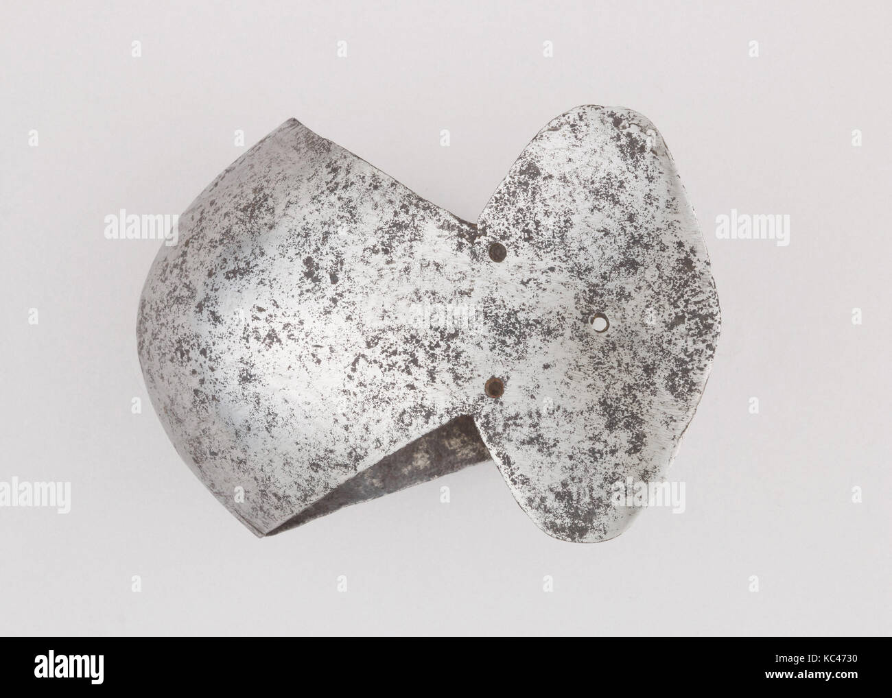 Knee Defense (Poleyn), ca. 1430–40, Italian, Steel, H. 4 in. (10.2 cm ...