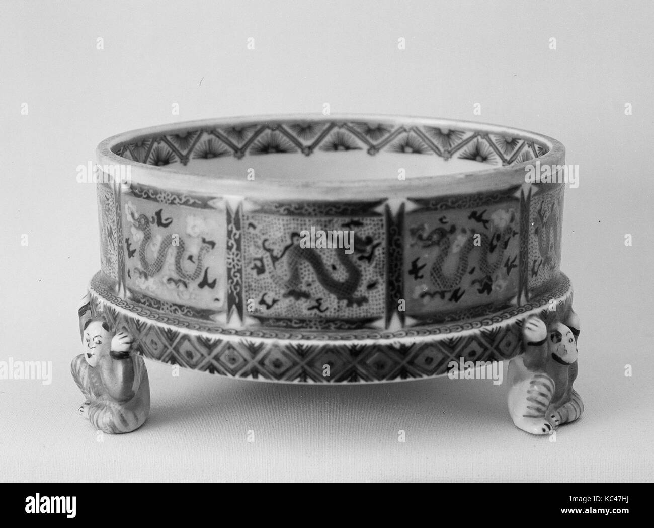 Box, Edo period (1615–1868), 18th century, Japan, Porcelain (Nabeshima ...