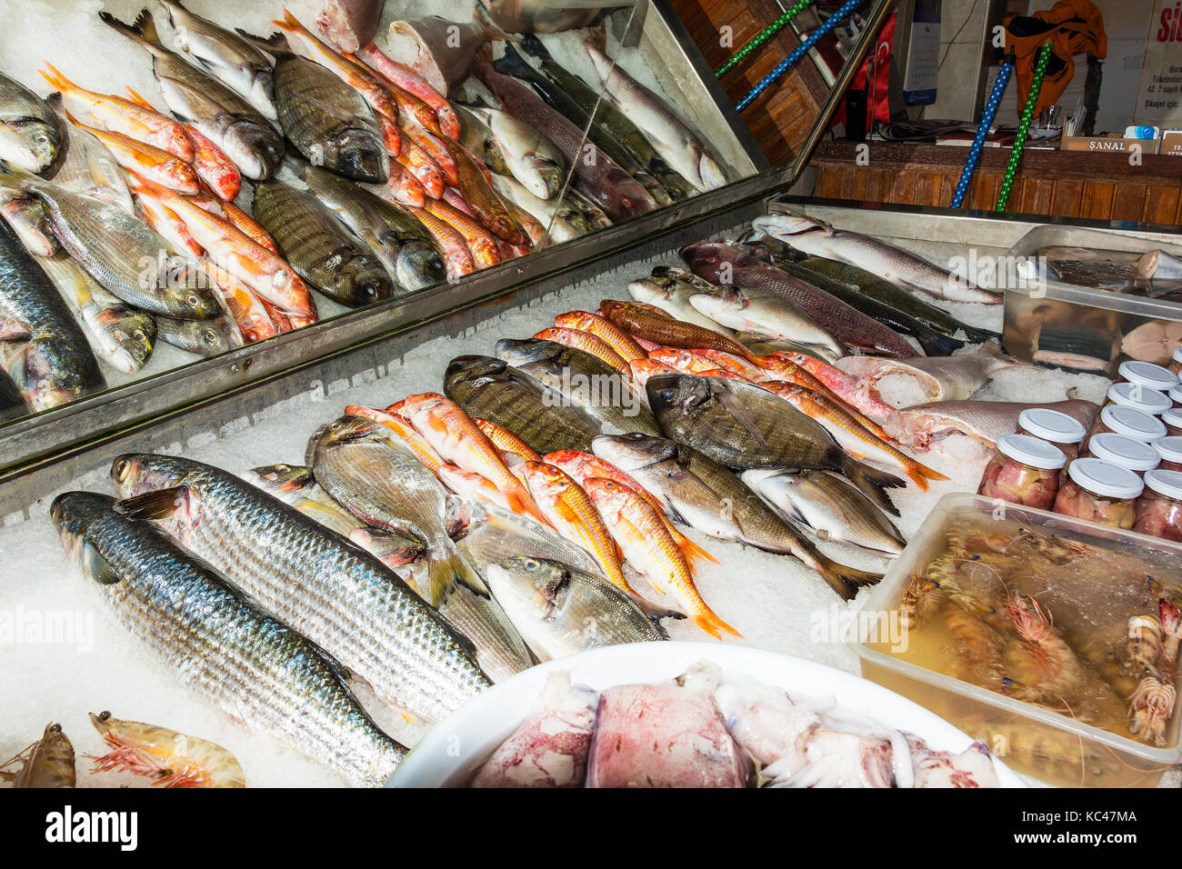 fish sales counter Stock Photo - Alamy