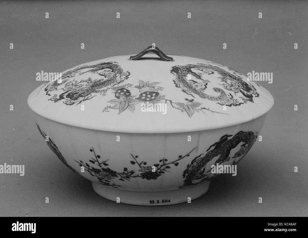 Nabeshima ware hi-res stock photography and images - Alamy