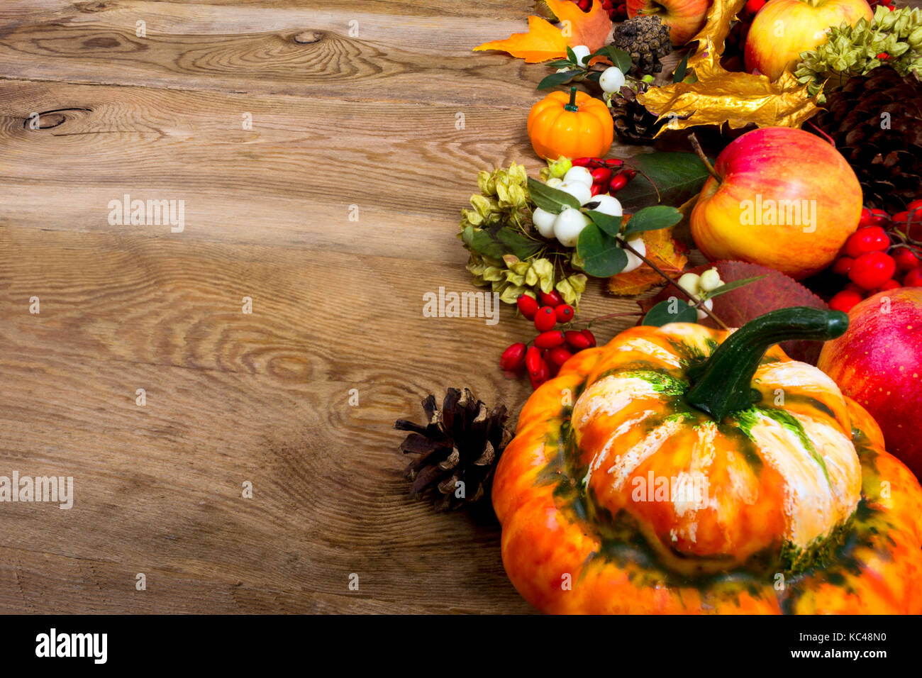 Thanksgiving background with decorative pumpkin, apples, golden leaves ...
