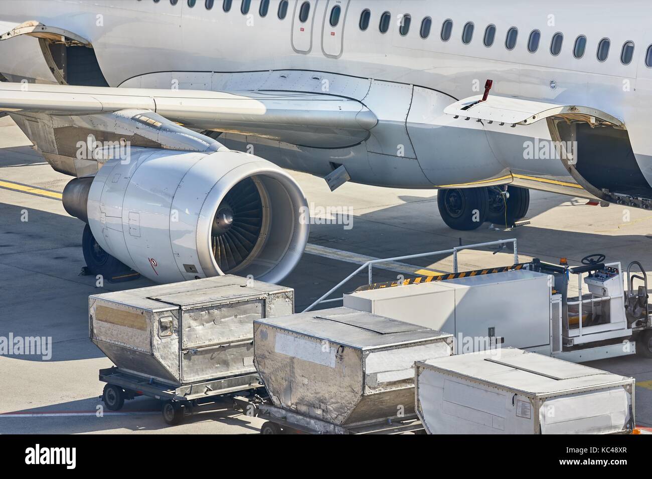 Aircraft Ground Handling Stock Photo - Alamy