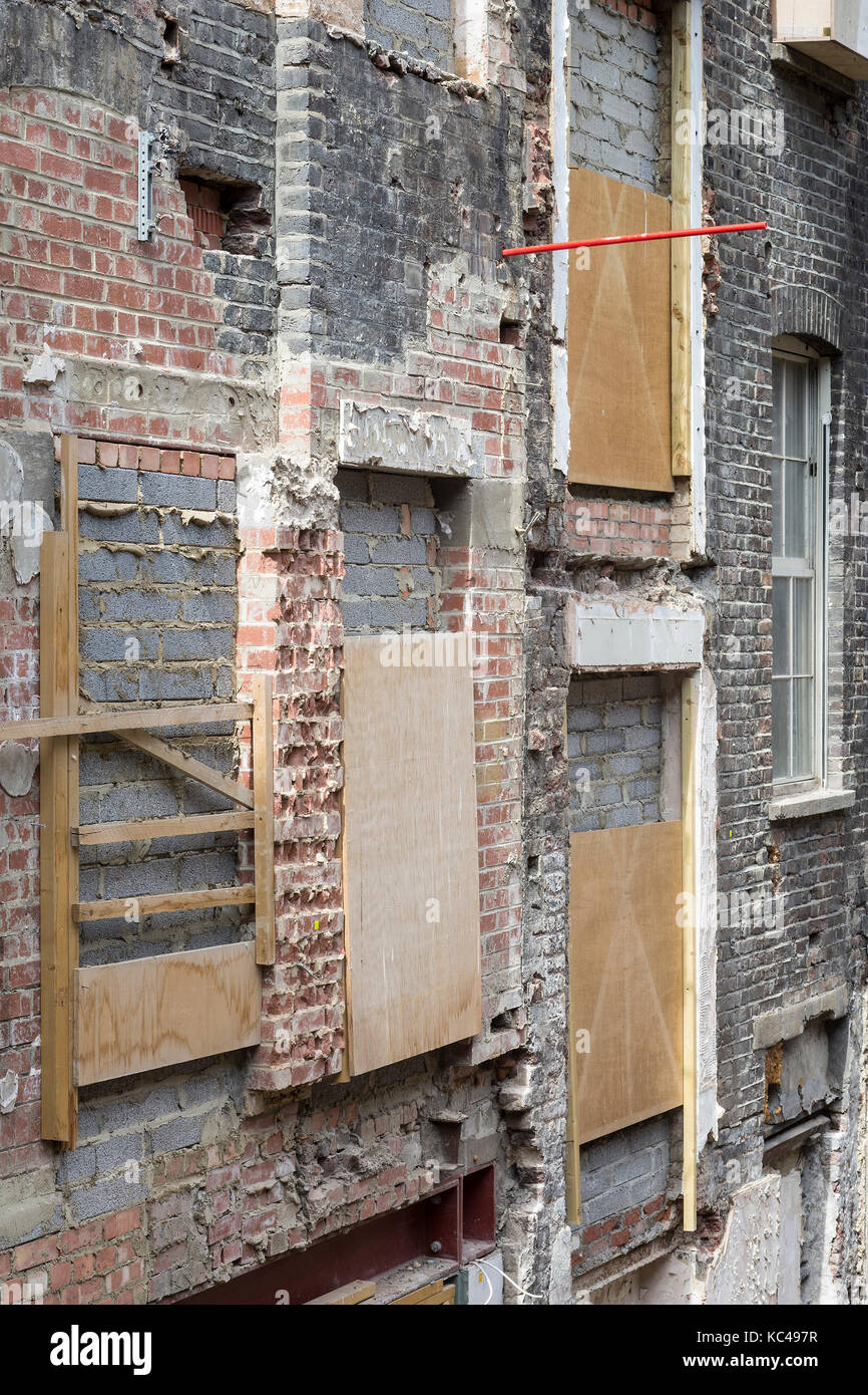 Boarded windows and doors hi-res stock photography and images - Alamy