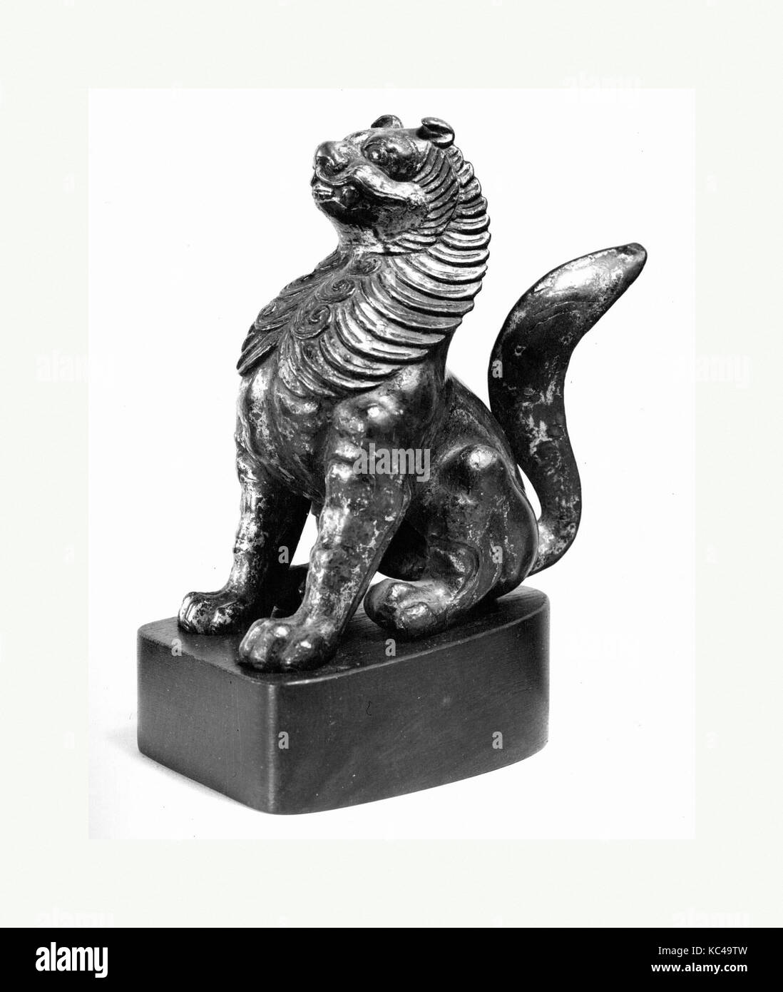 Seated Lion High Resolution Stock Photography and Images - Alamy