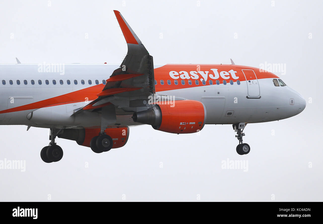 Easyjet planes hi-res stock photography and images - Alamy