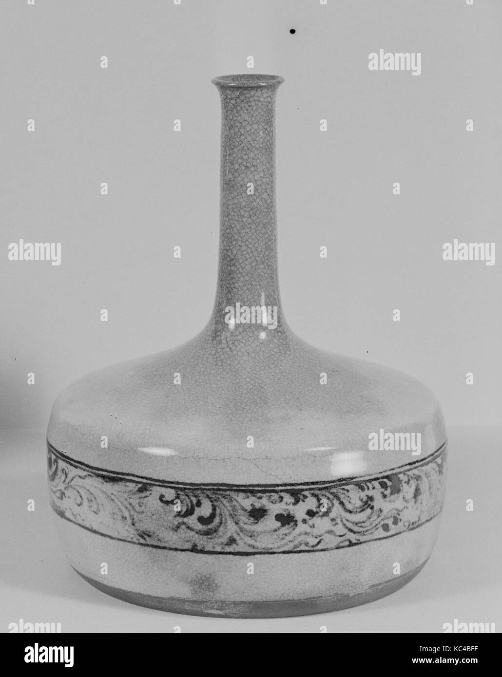 Bottle, Edo period (1615–1868), ca. 1800, Japan, Clay, finely crackled ...