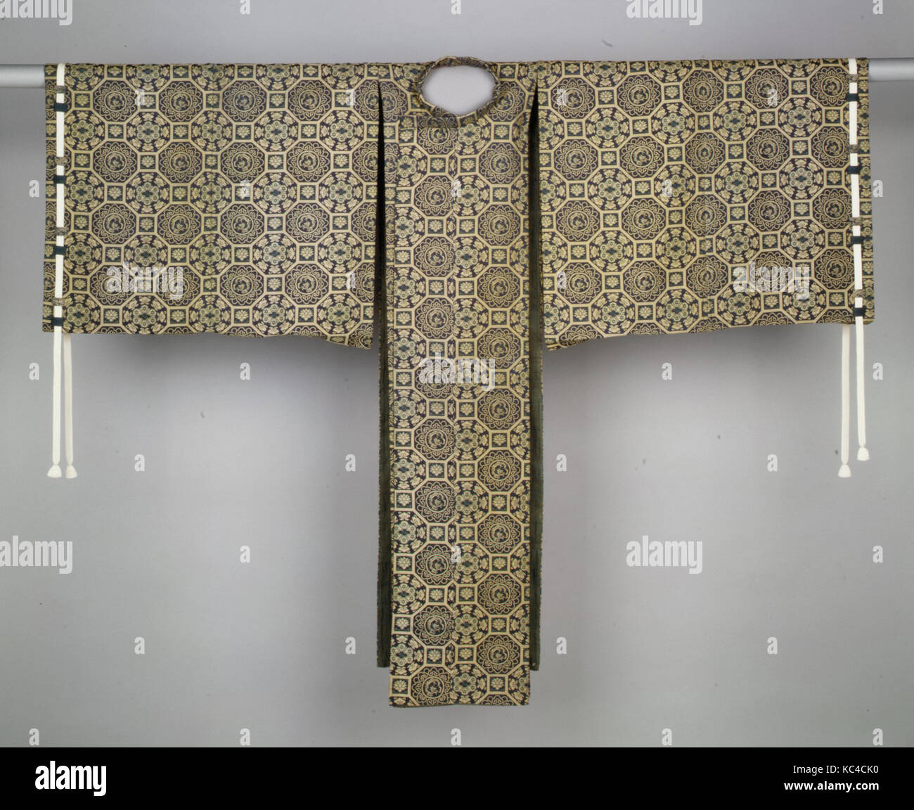 紺地蜀江模様狩衣, Noh Costume (Kariginu) with Geometric Pattern, 19th century ...