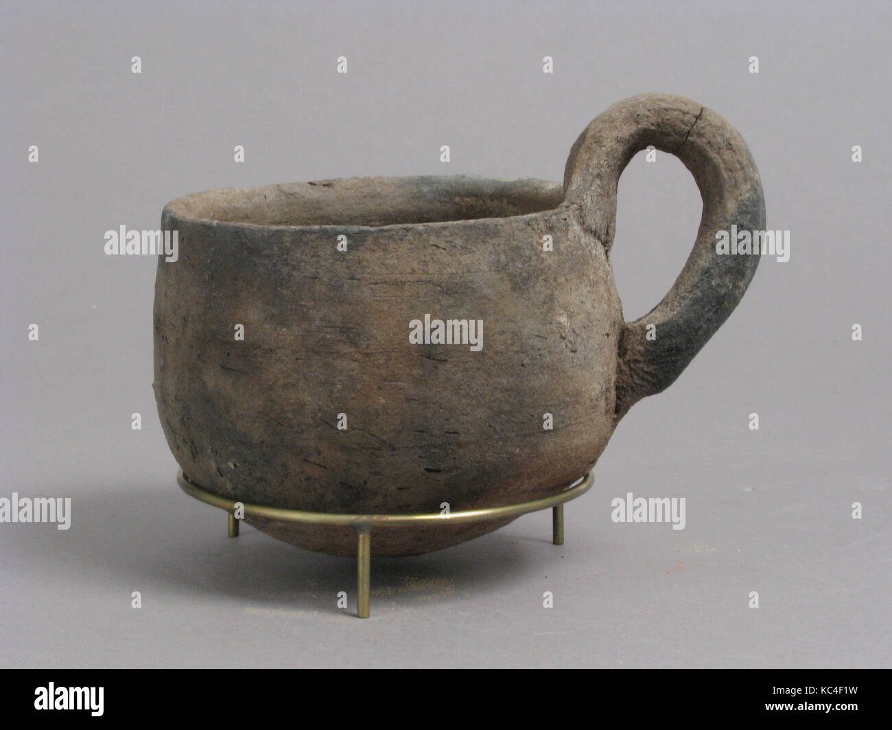 Cup with Handle, 4th–7th century, Made in Kharga Oasis, Byzantine Egypt ...