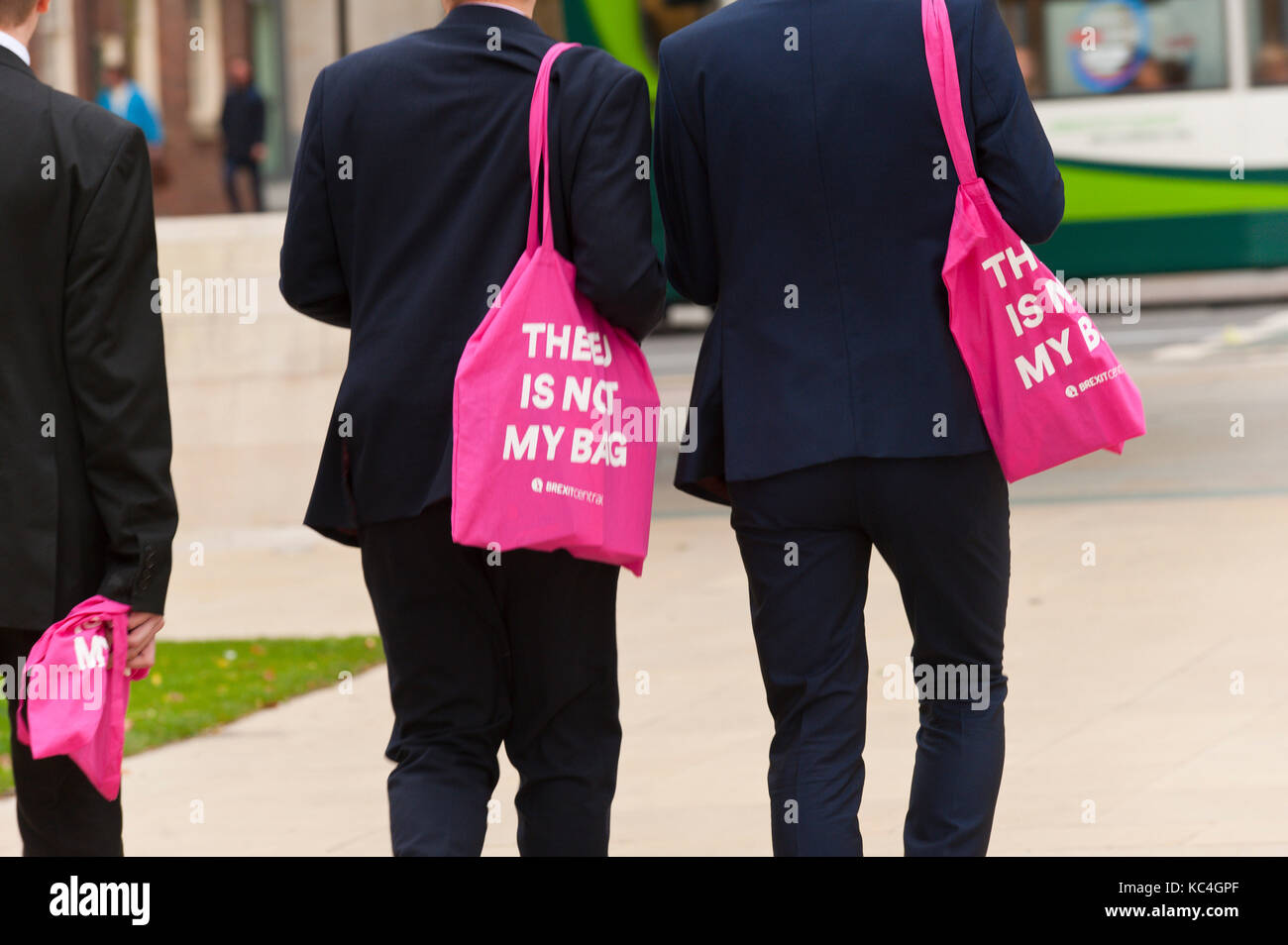 Manchester, UK. 2nd Oct, 2017. Young Conservatives carry pink Theresa ...