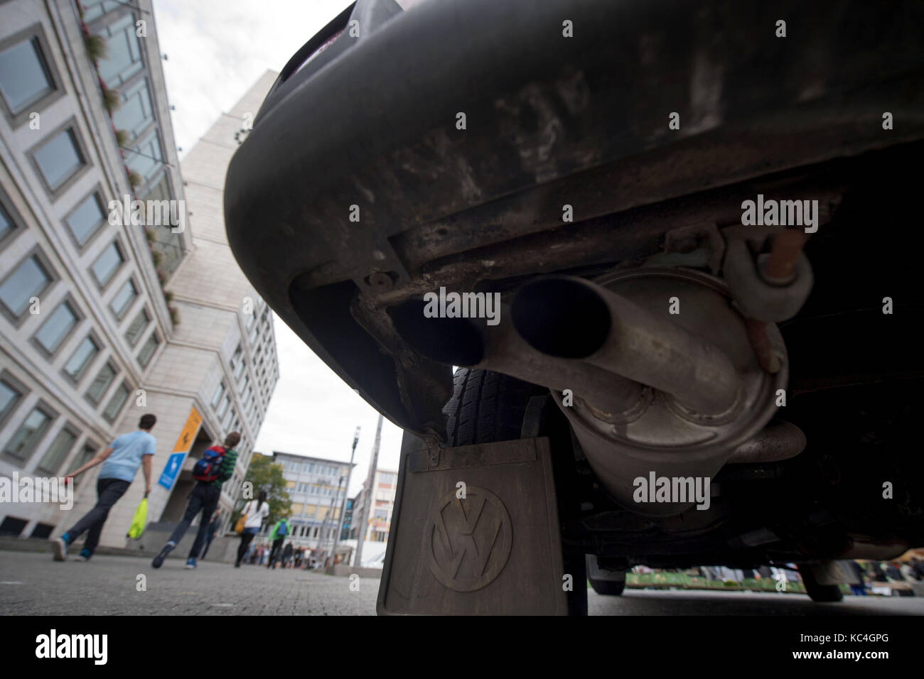 Stuttgart, Germany. 28th Sep, 2017. A Volkswagen (VW) utility vehicle ...