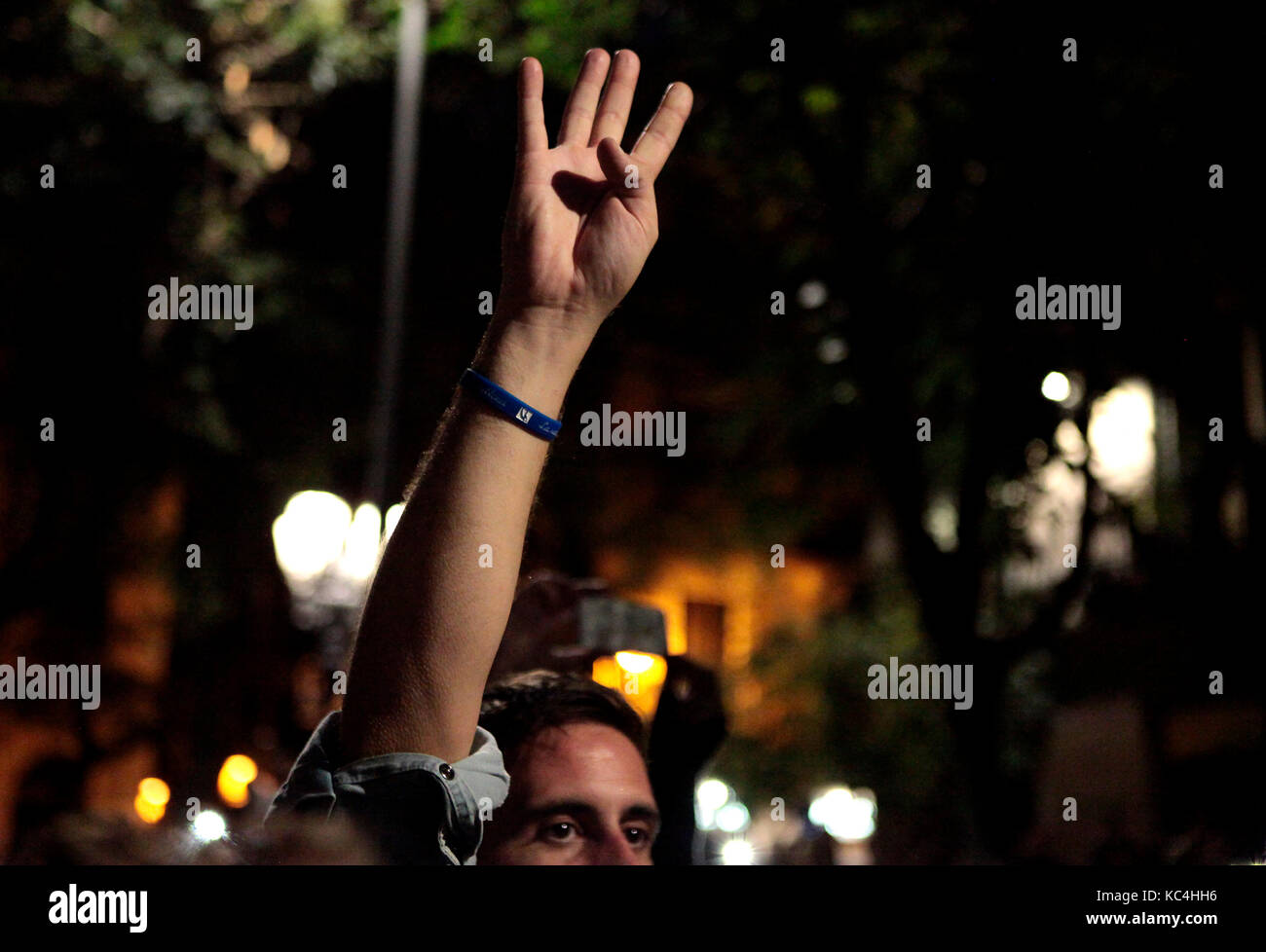 Four finger salute hi-res stock photography and images - Alamy