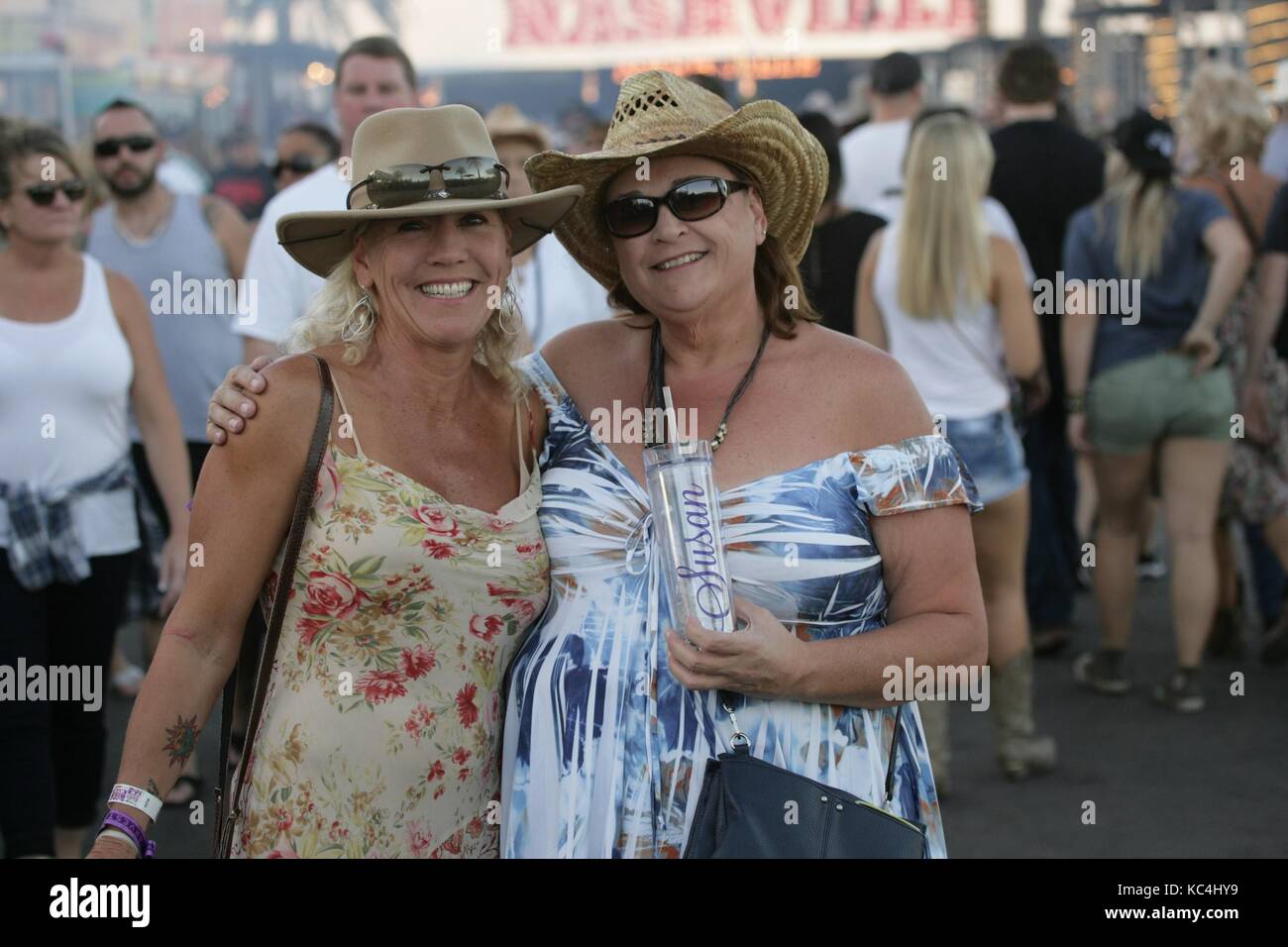 Country music fans hi-res stock photography and images - Alamy