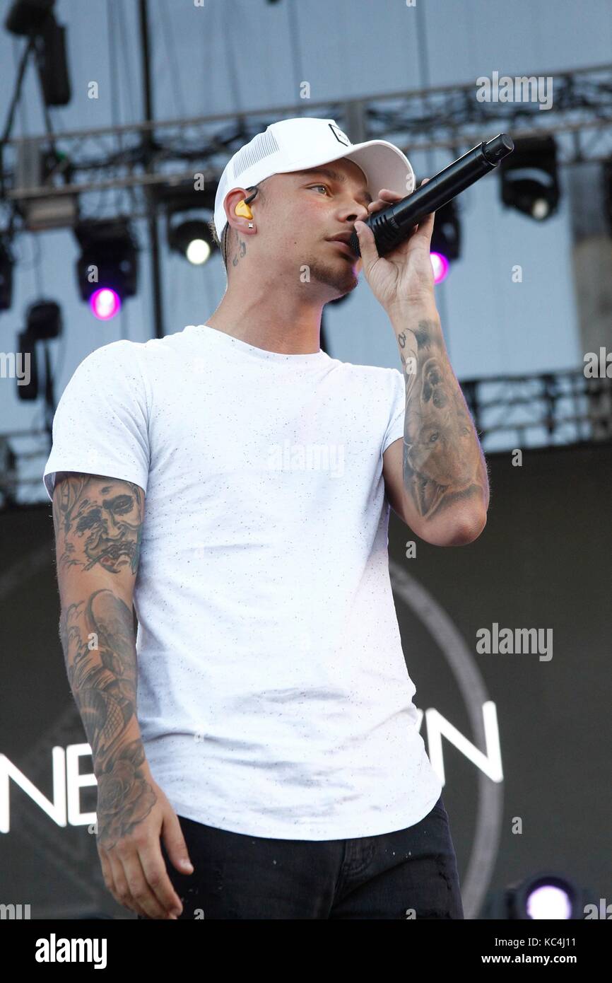 Las Vegas, NV, USA. 1st Oct, 2017. Kane Brown on stage for Route 91 ...