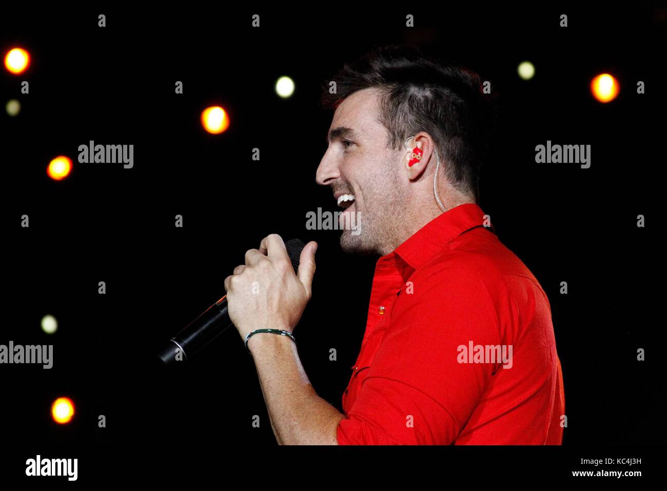 Las Vegas, NV, USA. 1st Oct, 2017. Jake Owen on stage for Route 91 ...