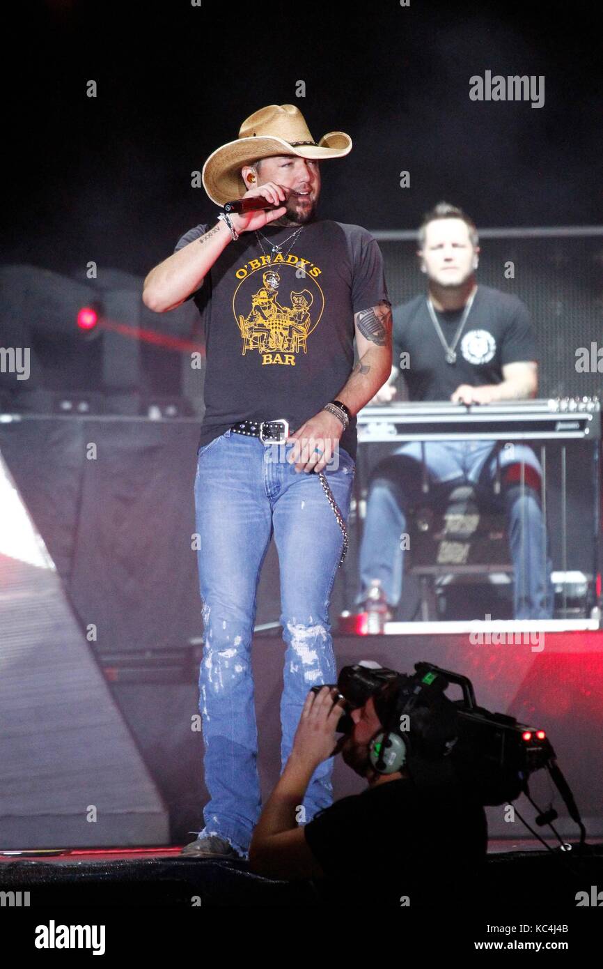 Las Vegas, NV, USA. 1st Oct, 2017. Jason Aldean on stage for Route 91 ...