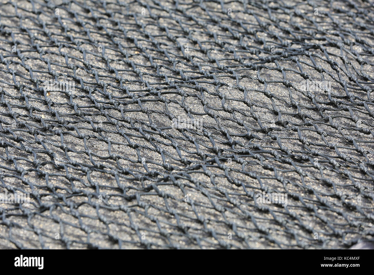 Westminster. London, UK. 2nd Oct, 2017. Police officers lays steel ...