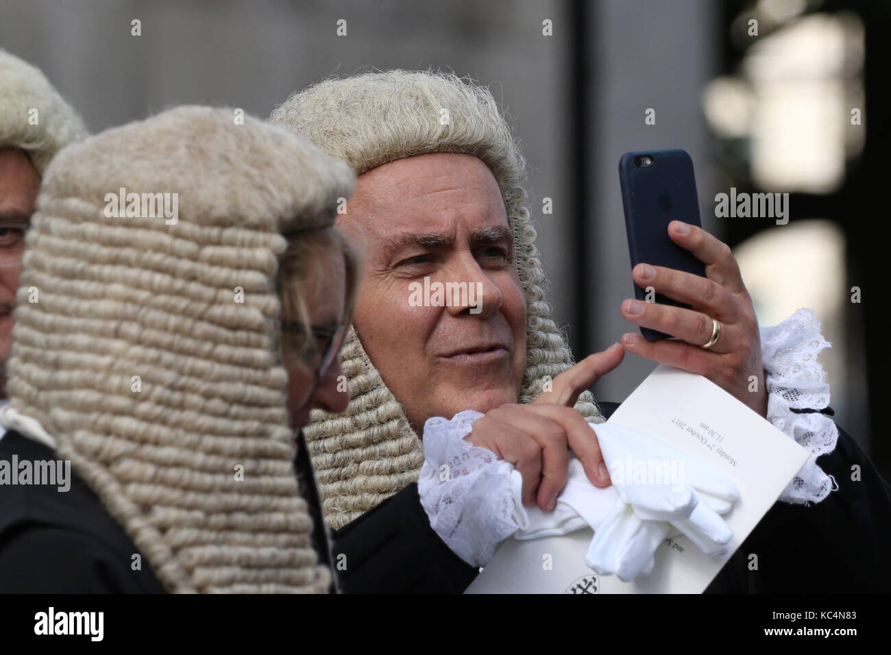 Judges wigs westminster abbey hi-res stock photography and images - Alamy