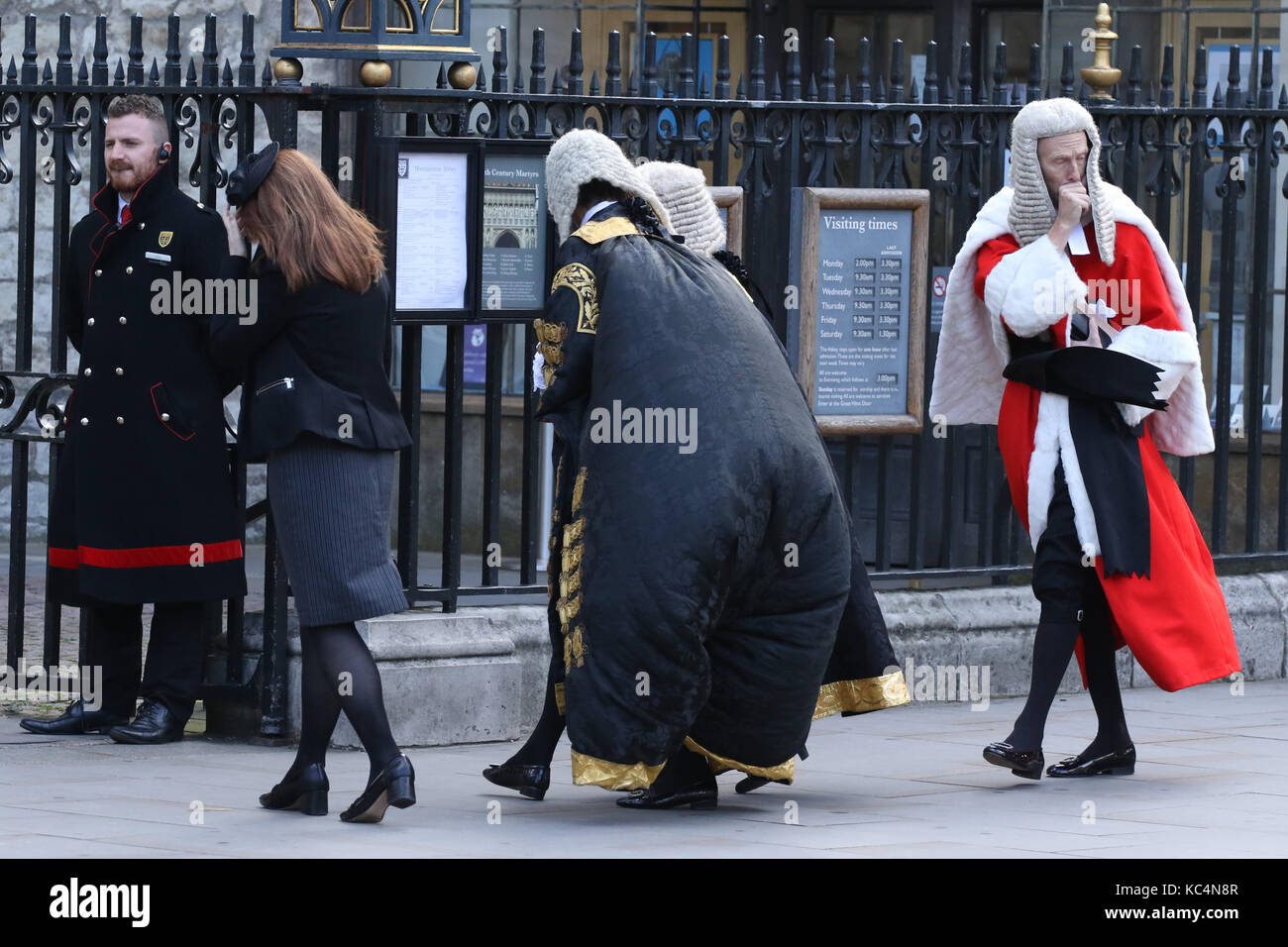 Judge robe uk hi-res stock photography and images - Alamy