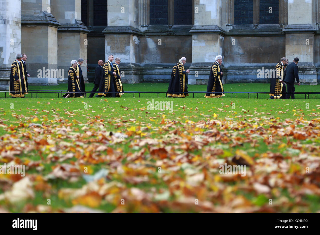 Judges wearing black robes hi-res stock photography and images - Alamy