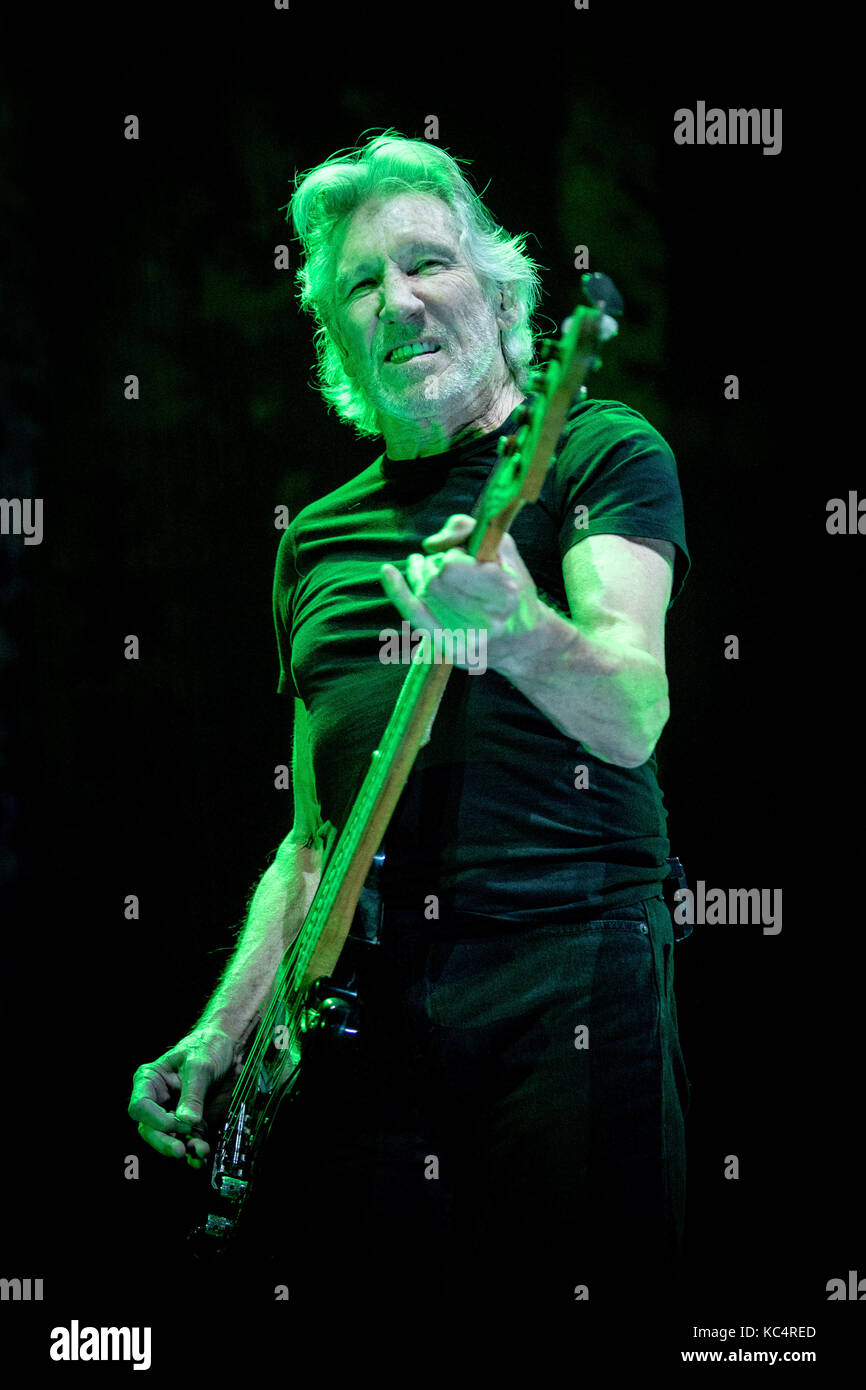 Toronto, Ontario, Canada. 2nd Oct, 2017. Legendary Pink Floyd co ...
