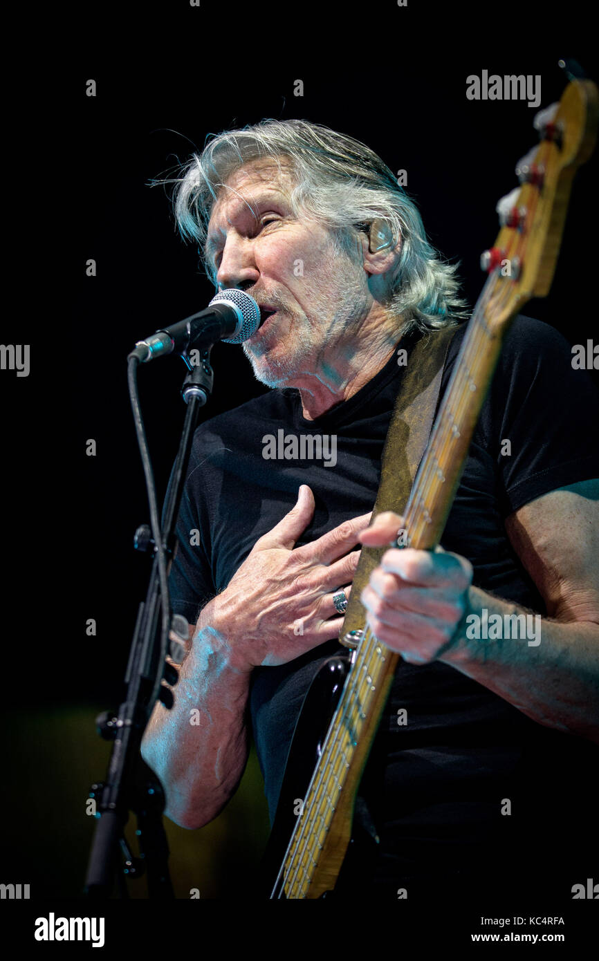 Toronto, Ontario, Canada. 2nd Oct, 2017. Legendary Pink Floyd co ...