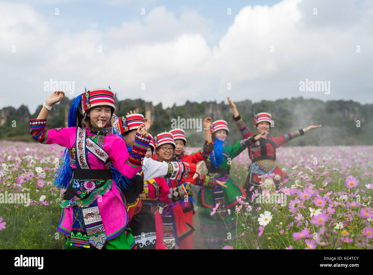 Shilin, China's Yunnan Province. 2nd Oct, 2017. Tourists pose for ...