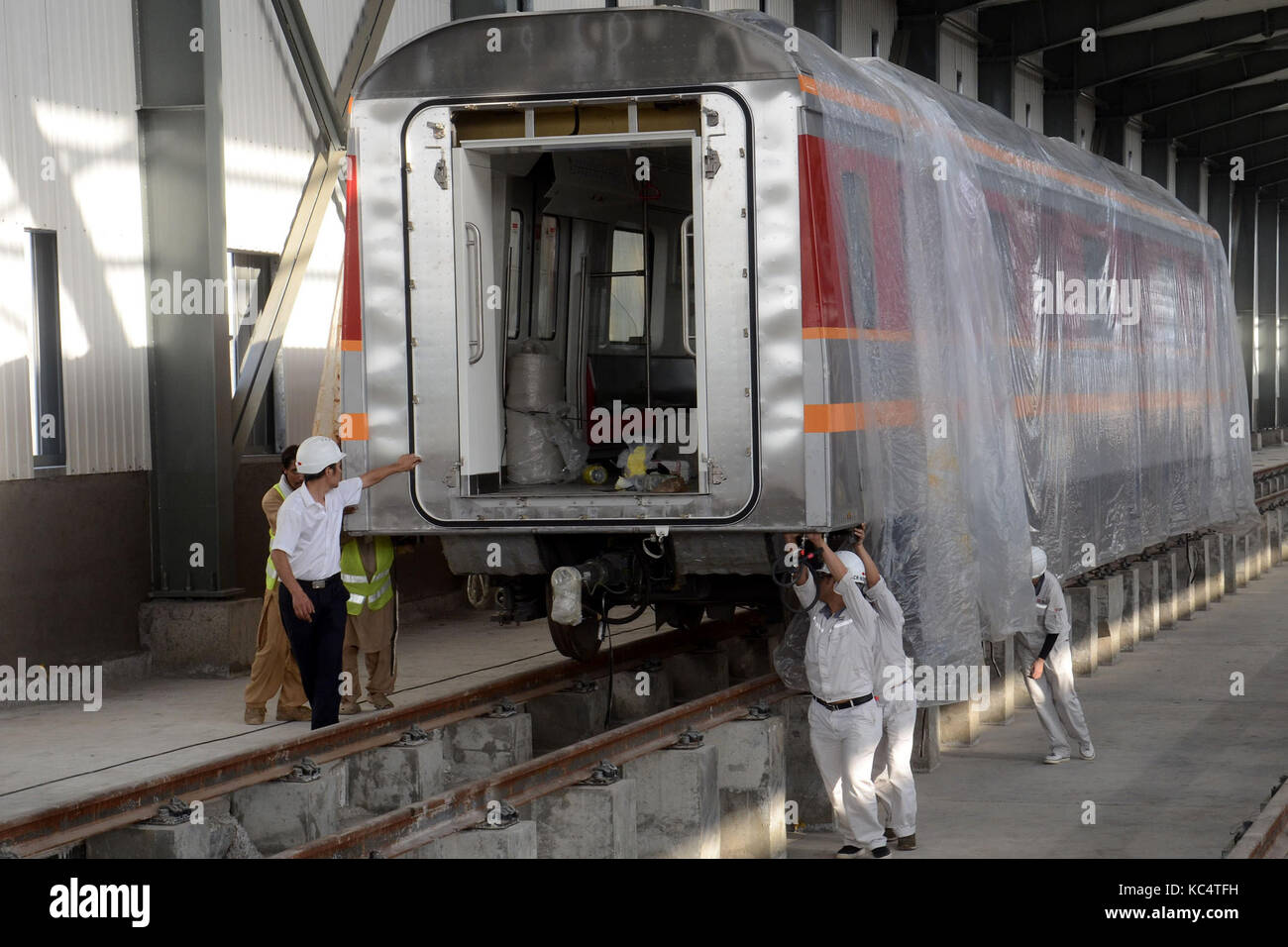 Lahore, Pakistan's Lahore. 2nd Oct, 2017. Engineers check a newly ...