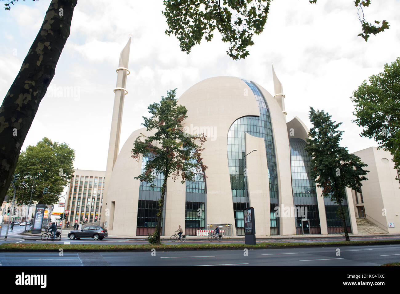 Cologne-Ehrenfeld, Germany. 03rd Oct, 2017. The central mosque ...