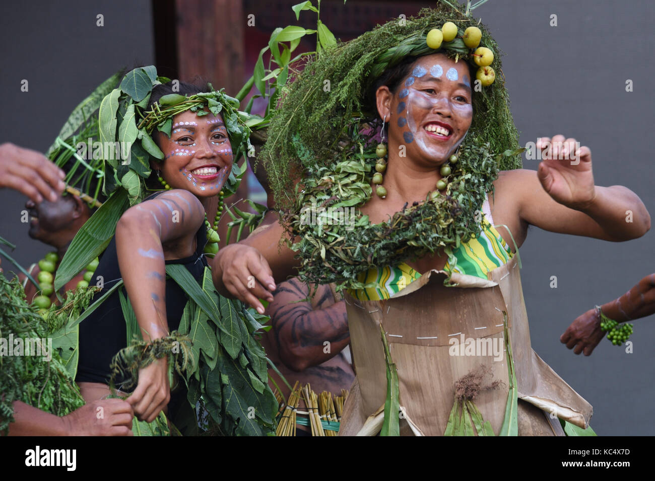 Ximeng, China's Yunnan Province. 2nd Oct, 2017. People of Wa ethnic ...