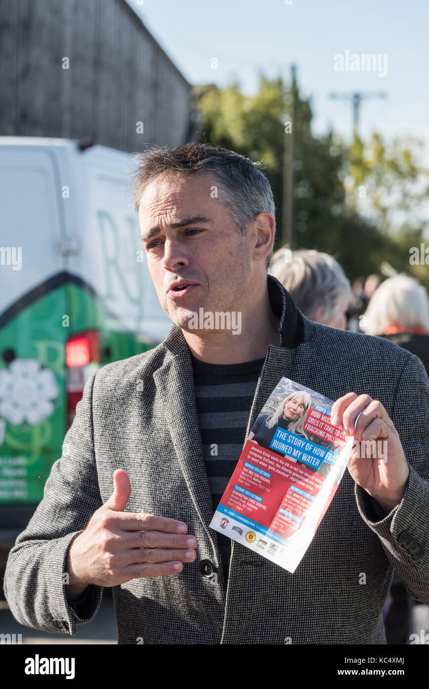 Kirby Misperton, UK. 3rd Oct, 2017. Green Party co-leader Jonathan ...