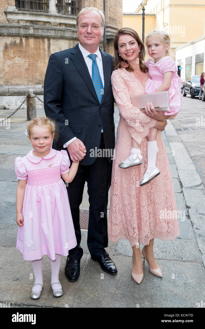 Prince Carlos, Princess Annemarie with their daughters Princess Luisa ...