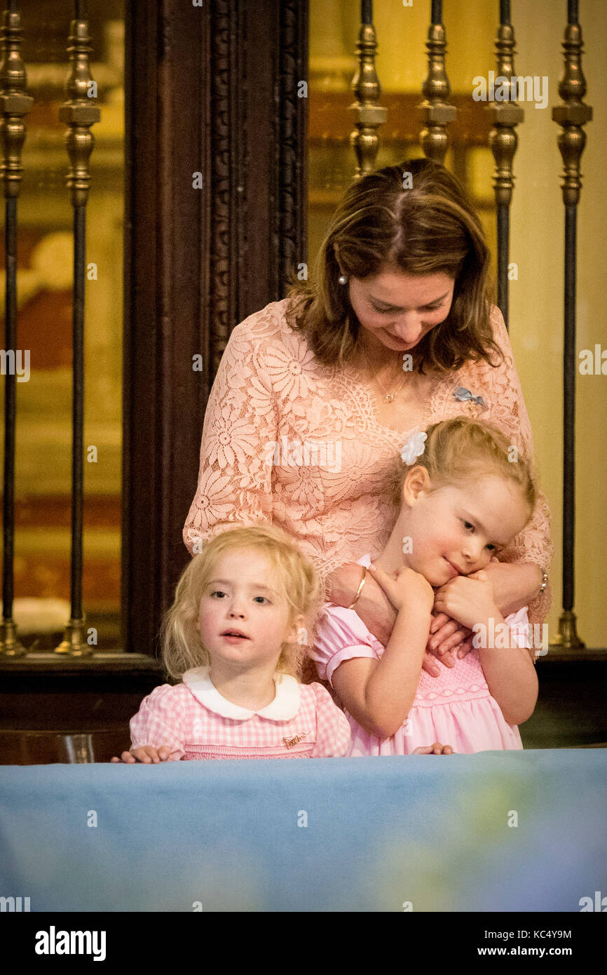 Prince Carlos, Princess Annemarie with their daughters Princess Luisa ...