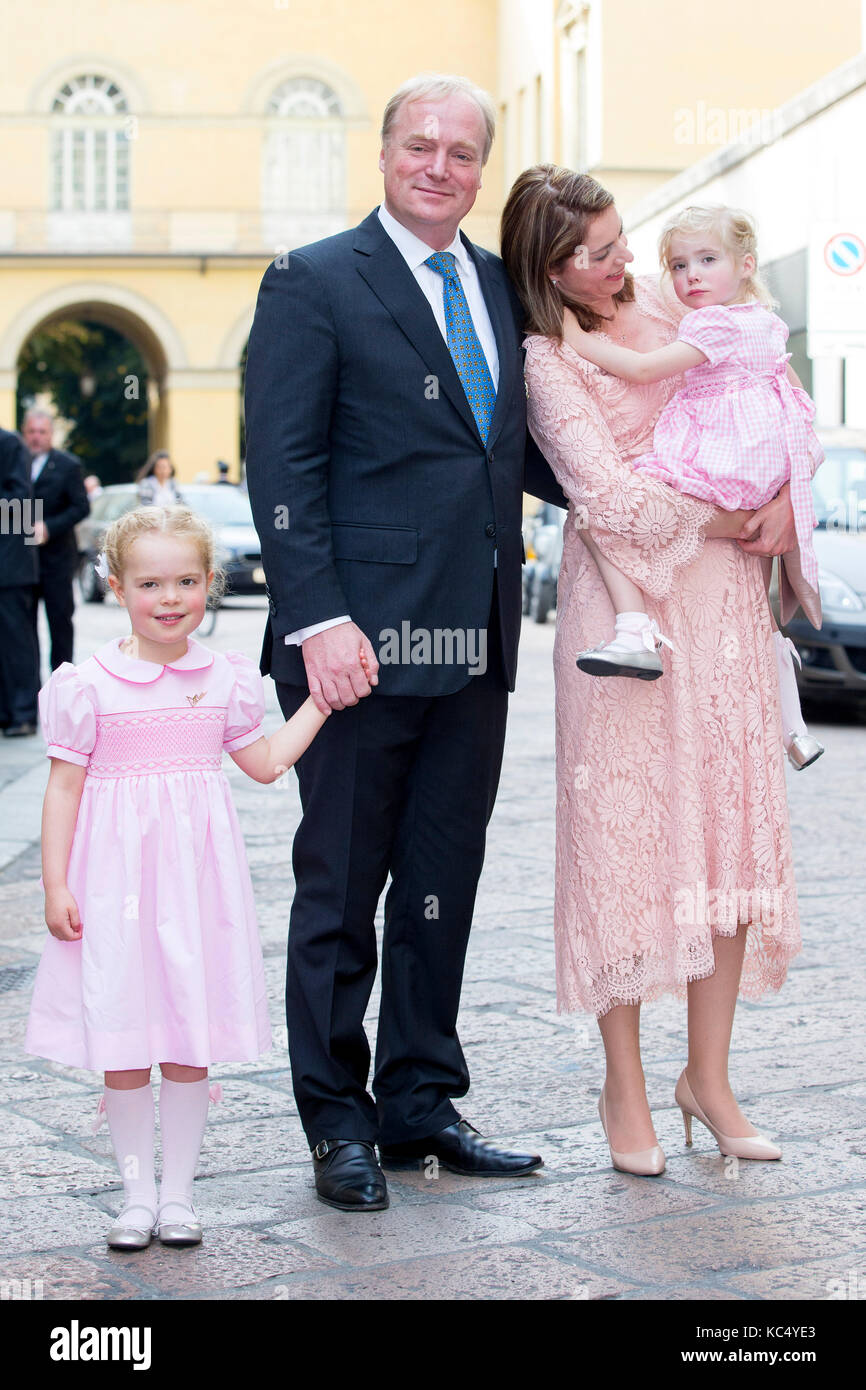 Prince Carlos, Princess Annemarie with their daughters Princess Luisa ...