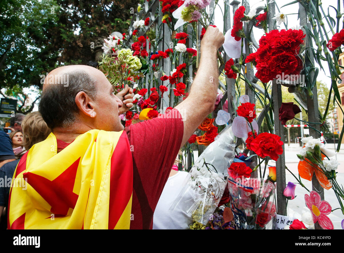 Barcelona, Spain. 3rd Oct, 2017. Demonstration in front of the Ramon ...