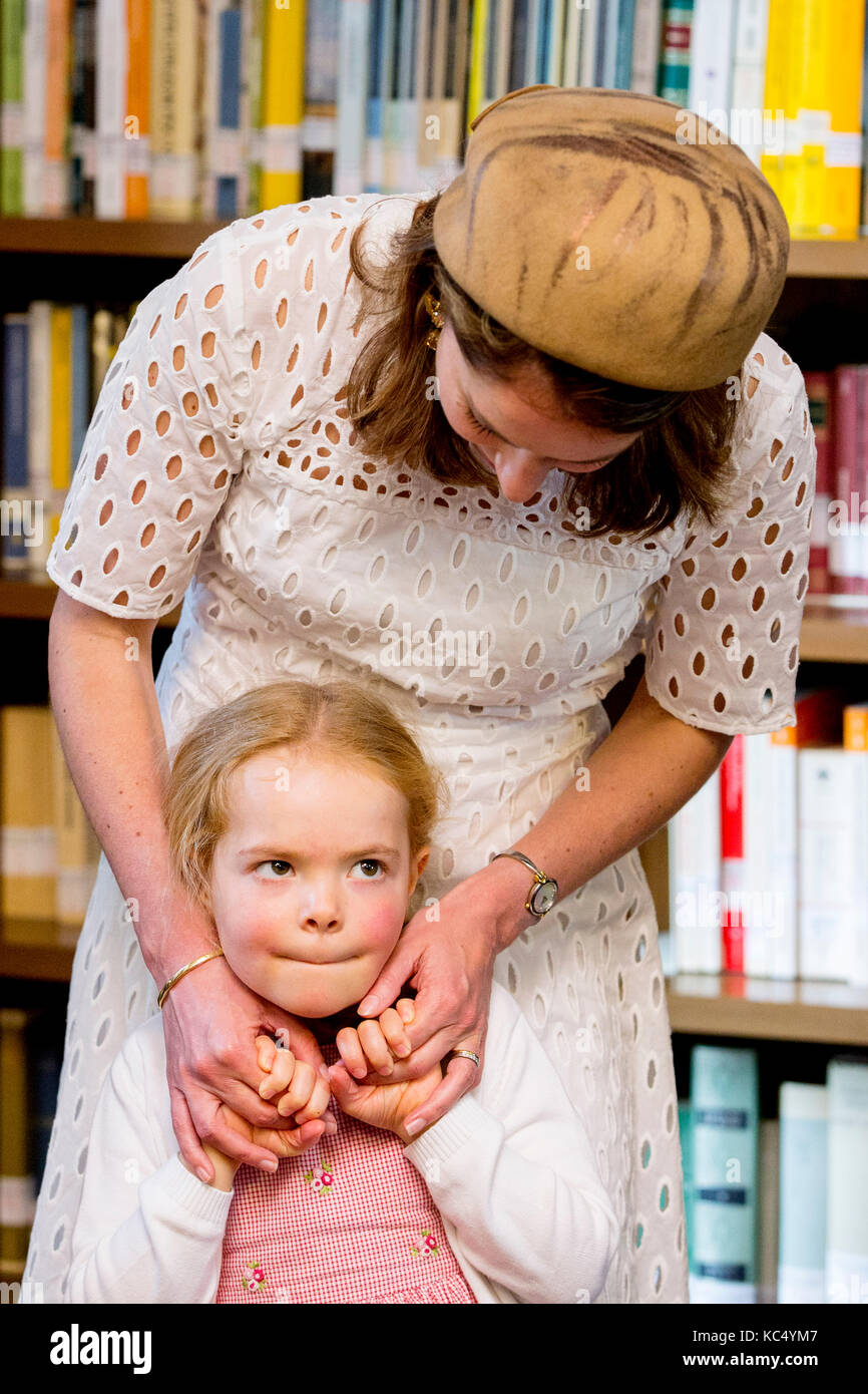 Prince Carlos, Princess Annemarie with their daughters Princess Luisa ...