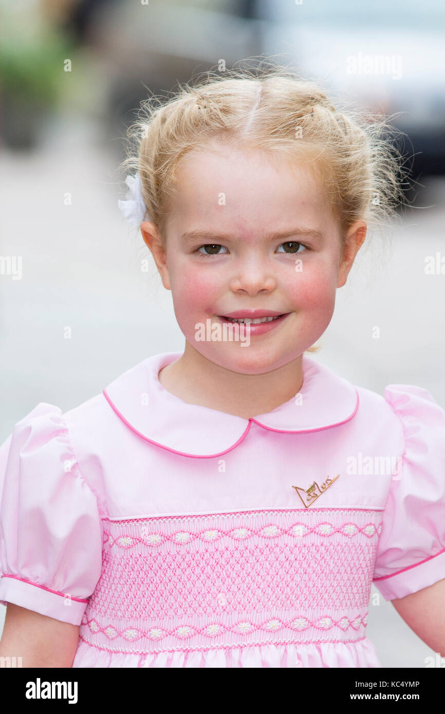 Prince Carlos, Princess Annemarie with their daughters Princess Luisa ...