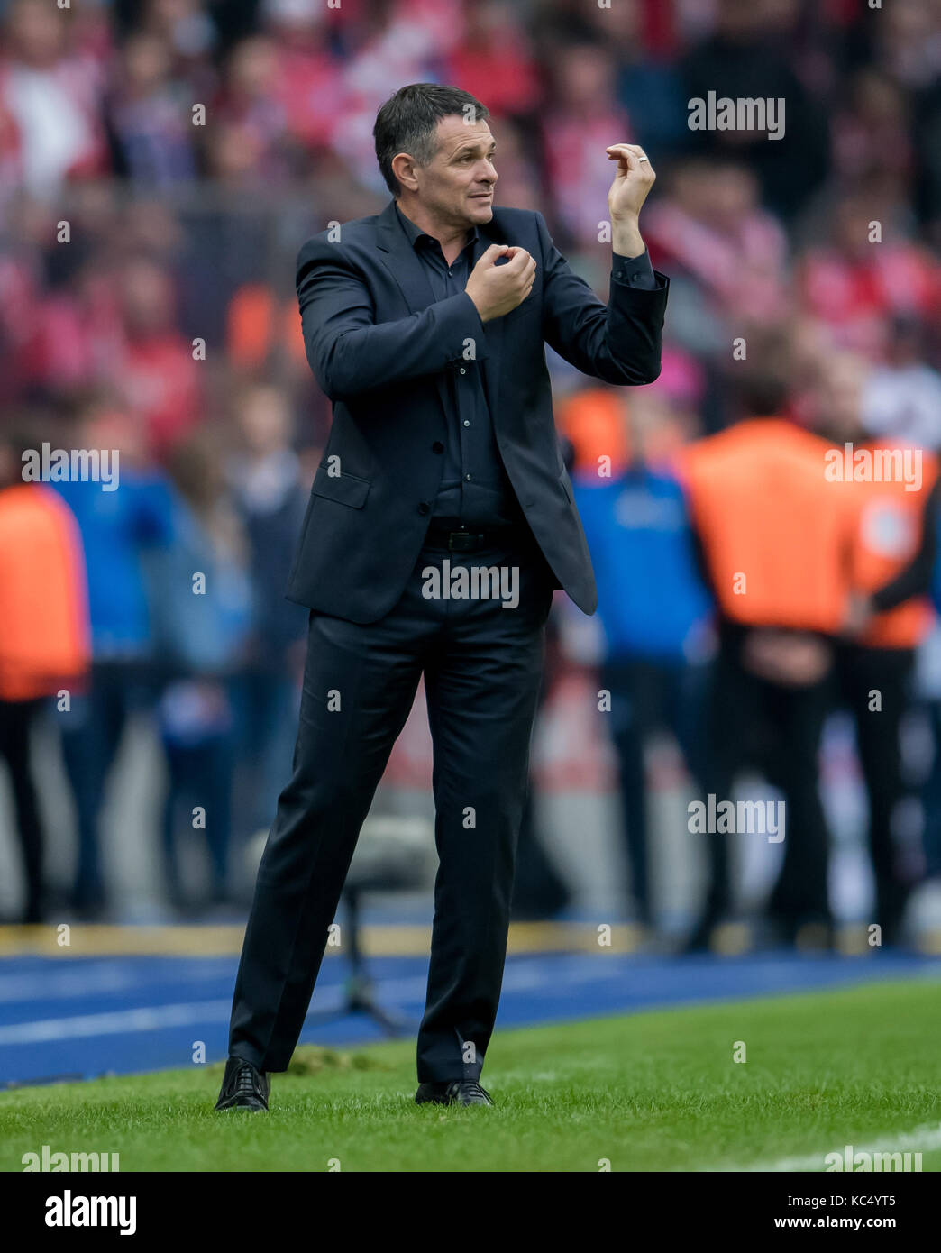 Munich's caretaker manager Willy Sagnol seen during the German ...