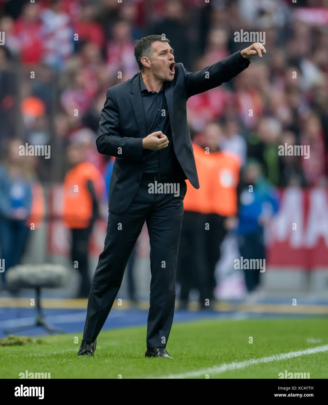 Munich's caretaker manager Willy Sagnol seen during the German ...