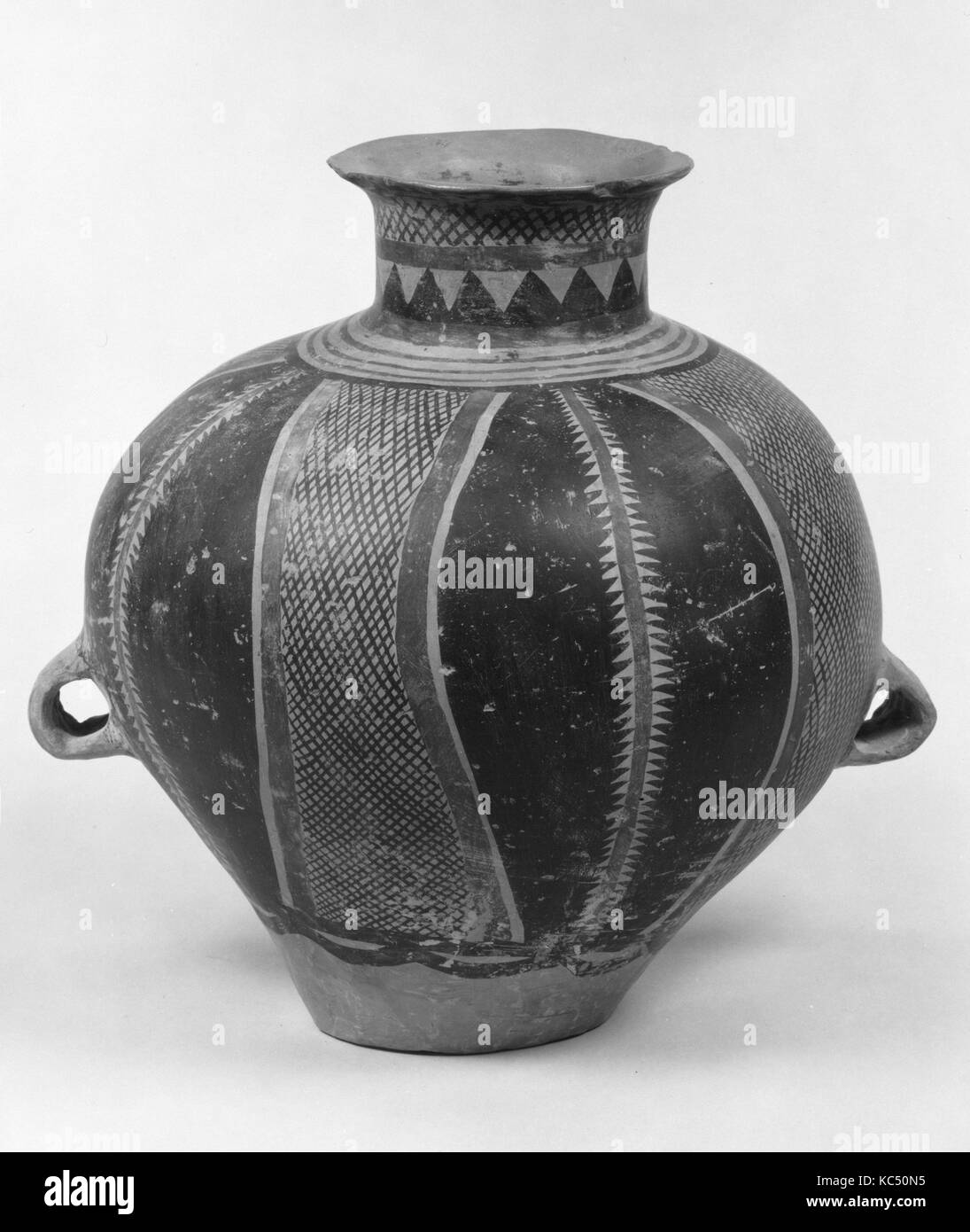 新石器時代馬家窯文化 半山類型彩陶罐, Jar (Guan), Banshan phase (ca. 2650–2350 B.C Stock ...