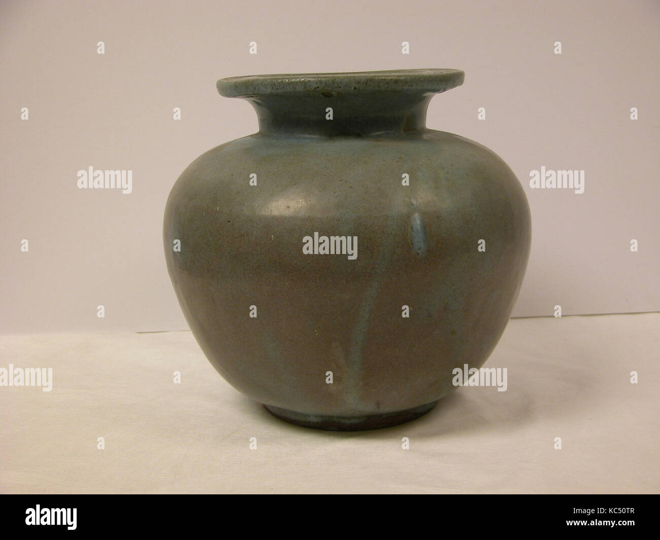 Vase, Yuan dynasty (1271–1368), China, Pottery (soft Jun type), H. 9 5/ ...