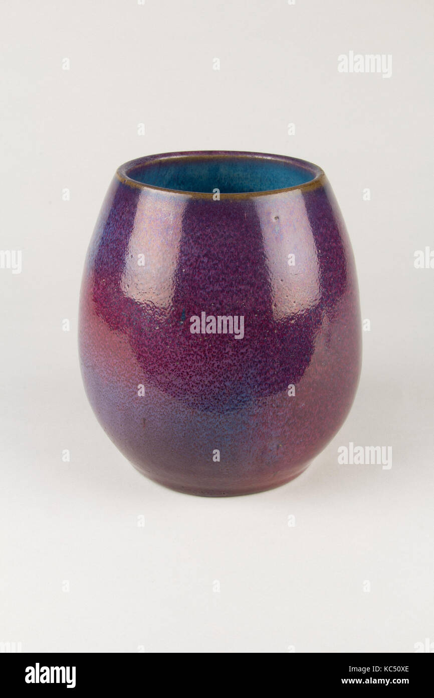 Vase, Song dynasty (960–1279), China, Pottery (Jun ware), H. 6 5/8 in ...