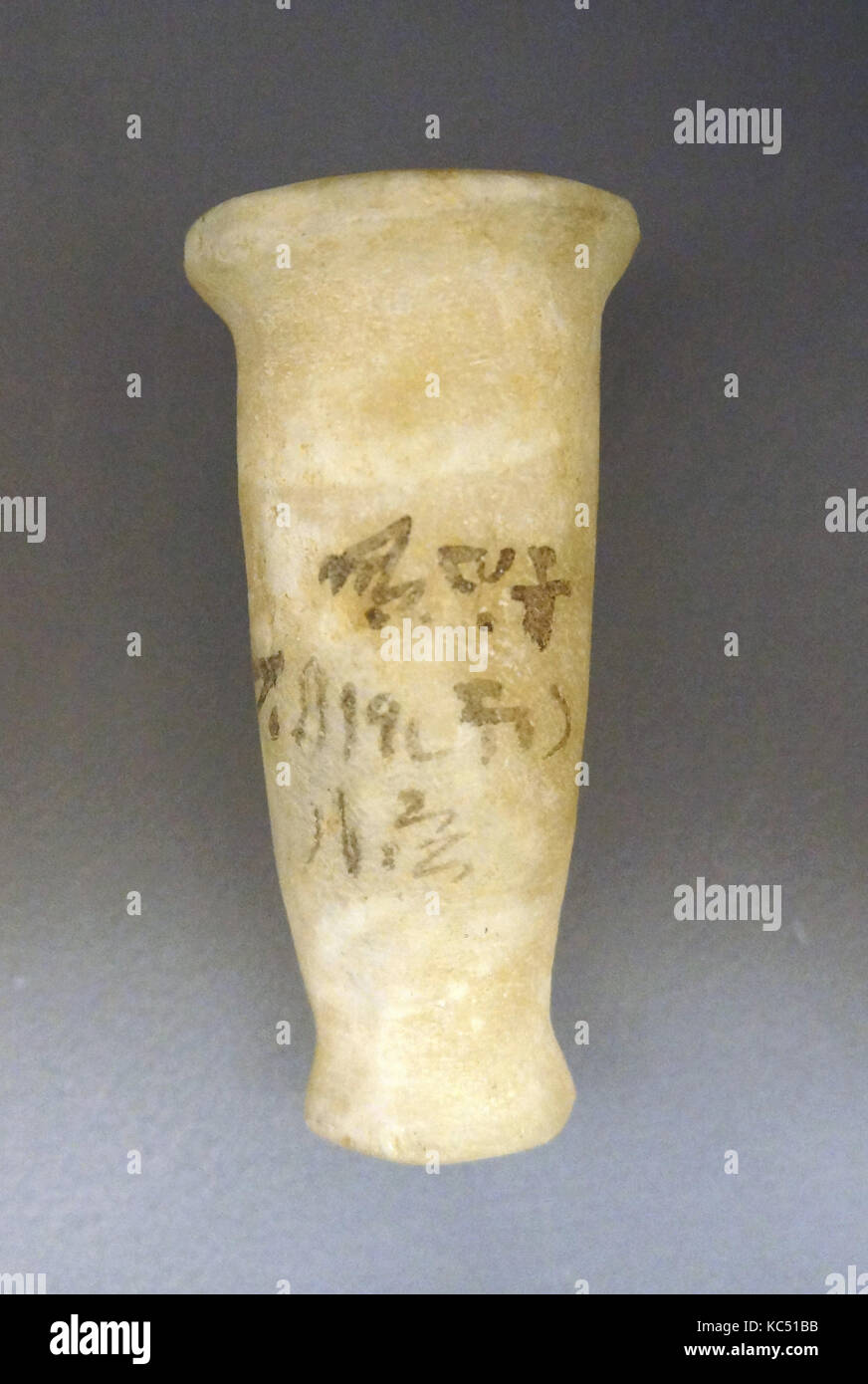 Deposit model hi-res stock photography and images - Alamy