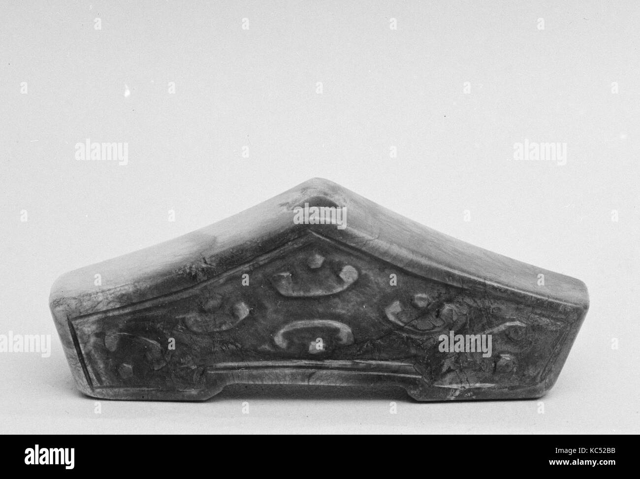 Sword pommel, Han dynasty (206 B.C.–A.D. 220), China, Jade, H. 2 in. (5 ...
