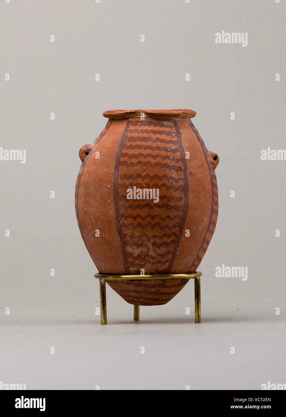 Lug handles hi-res stock photography and images - Alamy