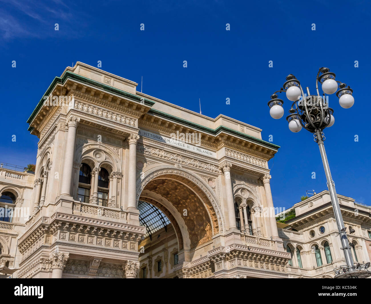 Piazza shopping centre entrance hi-res stock photography and images - Alamy