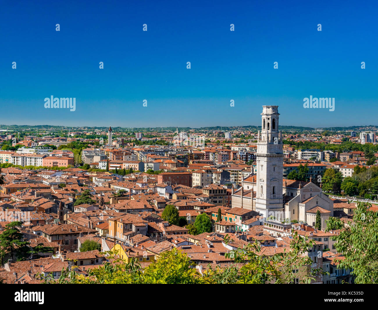 City view of Verona with the Dom Santa Maria Matricolare, Verona ...