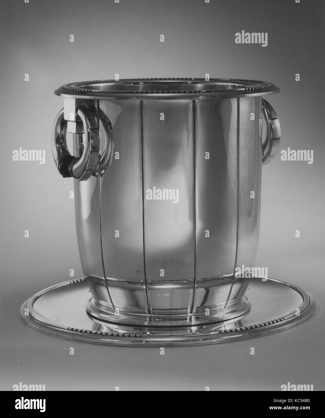 Silver cooler hi-res stock photography and images - Alamy