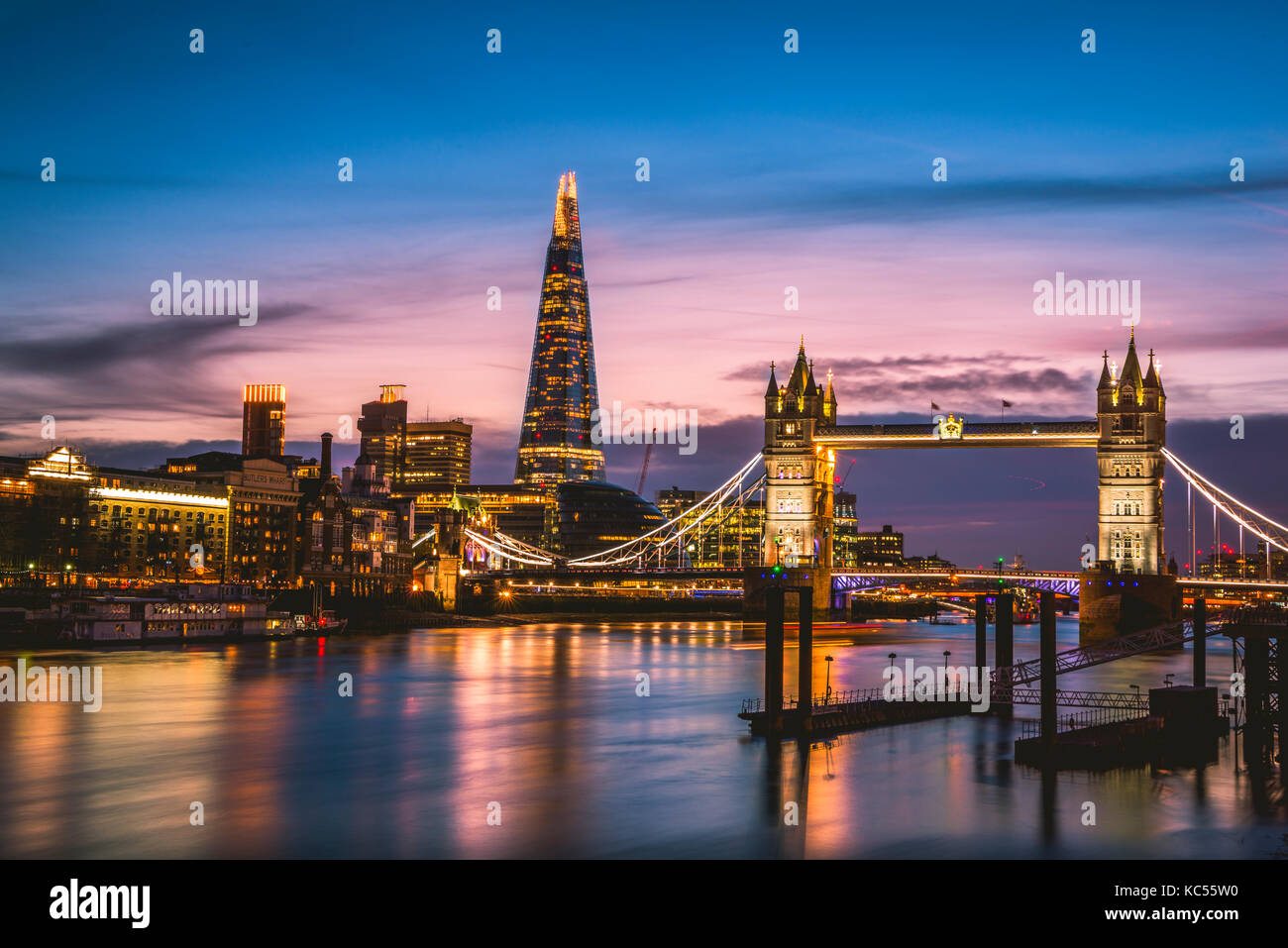 Themse, Tower Bridge, The Shard, Sunset, Night view, Illuminated, Water ...